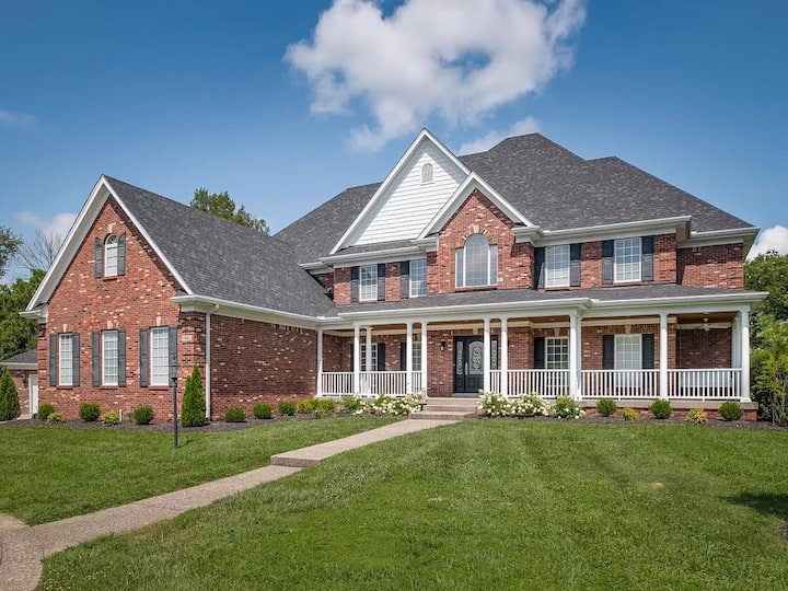 7br Derby Estate! One Of A Kind! -Pool, Hot Tub! - Louisville, KY