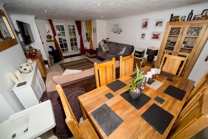 Rare Free Parking, Patio, Nr Beach - Eastbourne