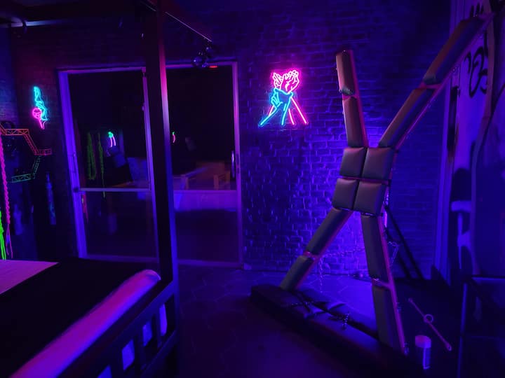 Adult-only Getaway W/ Mermaid Pool | 18+, Private - Lake Florence, FL