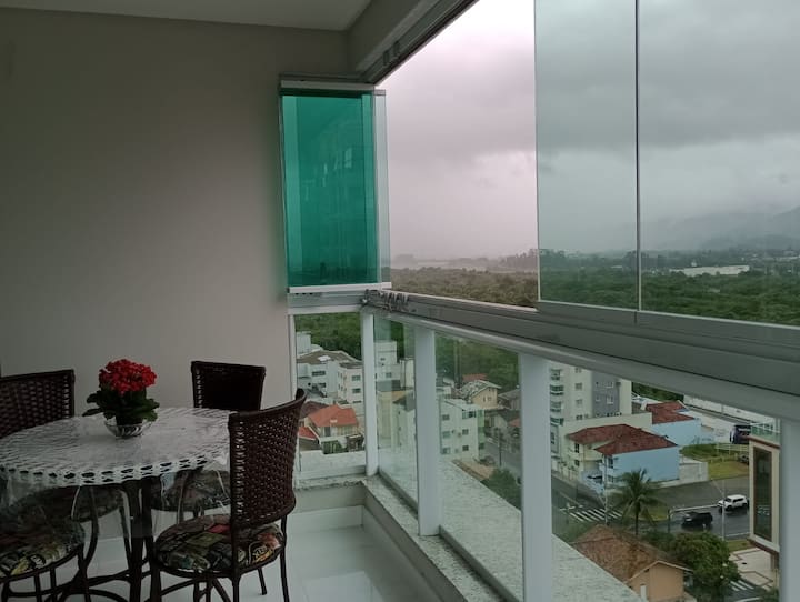 Ap. Amplo, Iluminado, Novo, Espaçoso E Com Split - Porto Belo