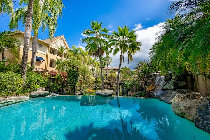 Elevated 2br Modern Furnished Terrace Apt - Pool - Cairns