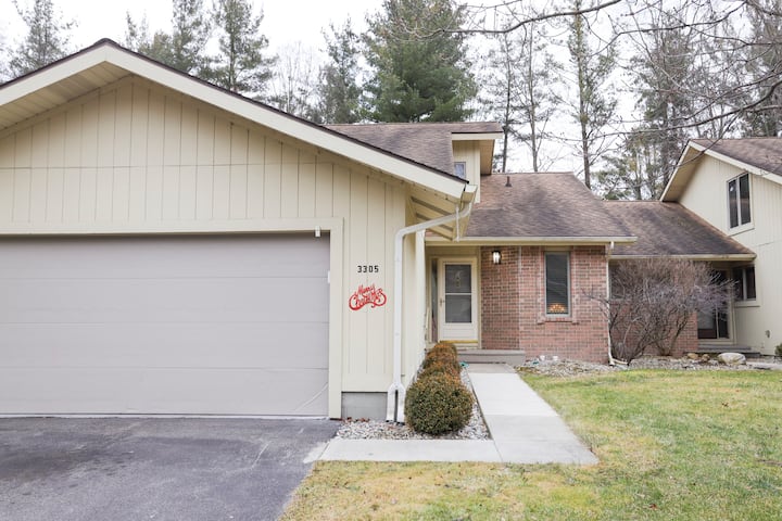 Woods Place 3305 Pine Grove - Midland, MI