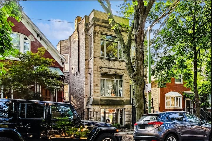 Ukrainian Village Greystone Unit - Chicago, IL