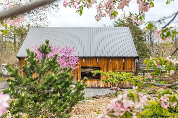 Stone Temple: Retreat In The Catskills Mountains - Woodstock, NY
