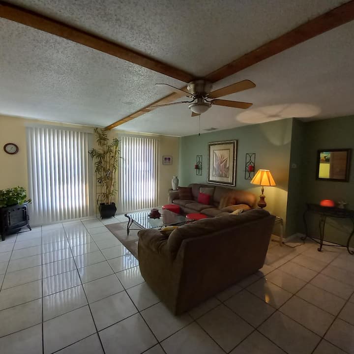 “Earthy Sage” Near Img-w/parking - Longboat Key, FL