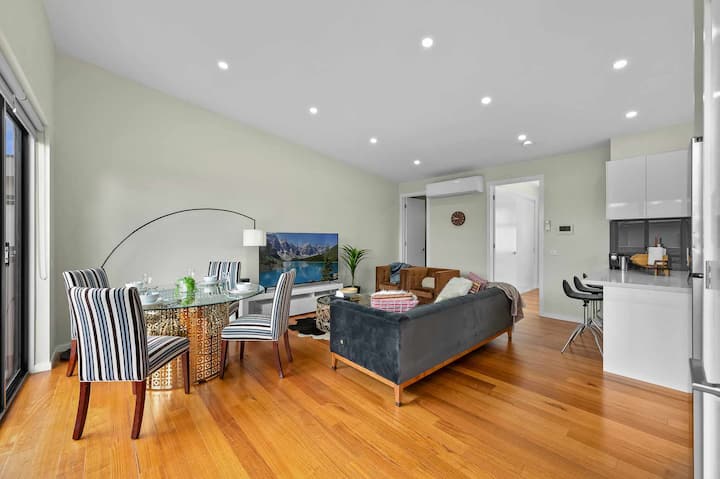 Modern Townhouse 7km To Cbd - St Albans