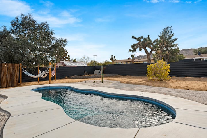Desert Oasis W/ Pool & Hot Tub Near Jt Nat'l Park - Joshua Tree, CA