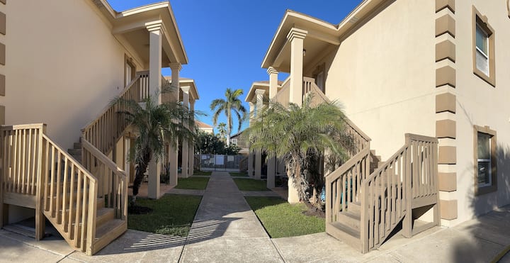 Family Friendly Beach Condo With Pool - South Padre Island