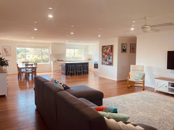 Lighthouse Beach Holiday Home - Port Macquarie