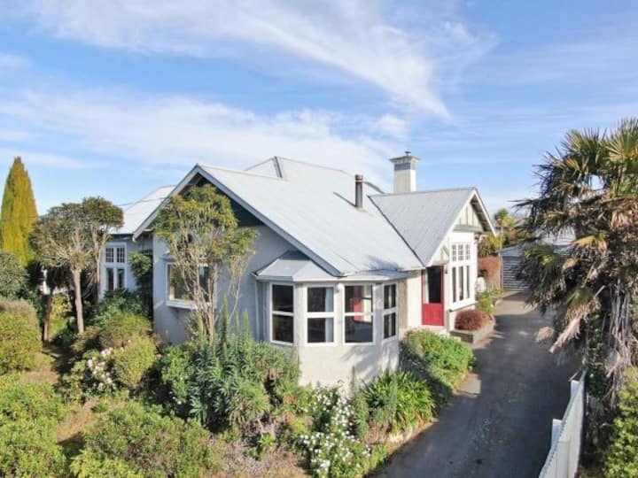 3 Bedroom Victorian Villa With Sea Views - Oamaru