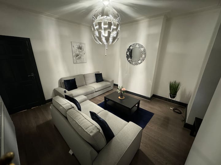 Contractors, Groups 4br 5xdbeds Wi-fi, Parking - Leeds