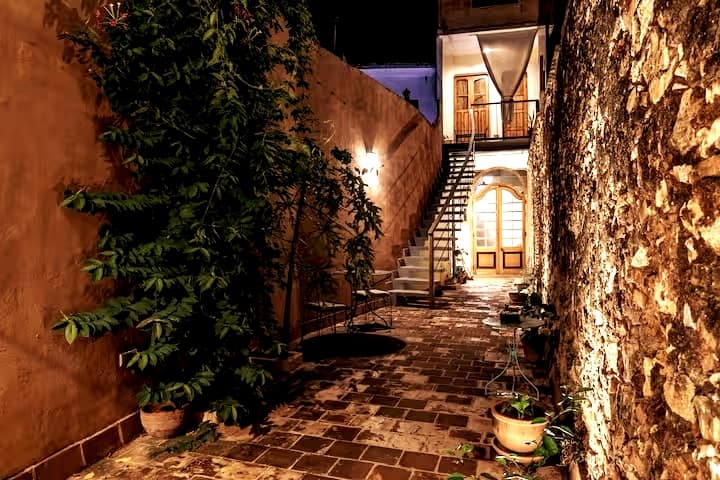 Central Colonial House/solar Panels & Wi-fi! - Cuba