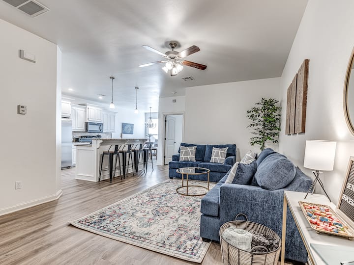 Blue Haven Home - 7 Beds - Norman, OK