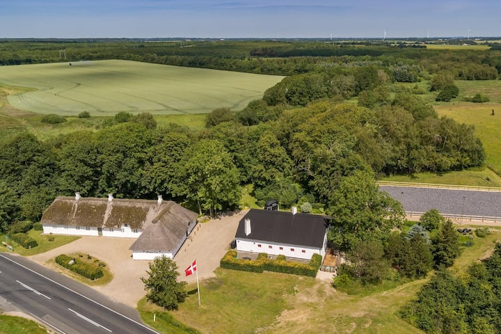Sleep In A 350 Year Old Inn, In The Country Side - Esbjerg
