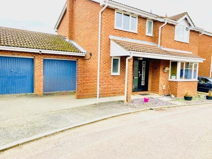 Silverstone Family Home - Towcester