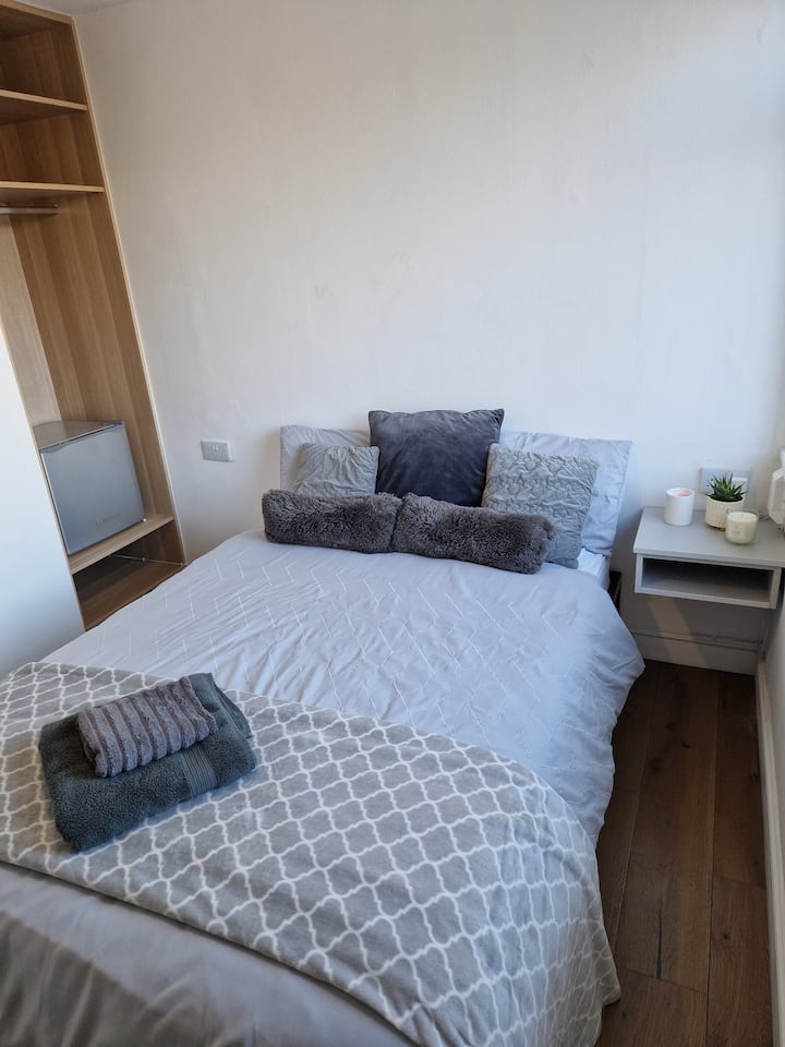 Cork City - Ensuite - Cobh