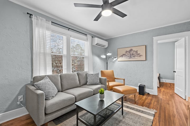 Upstairs Norfolk Apartment - Norfolk, VA