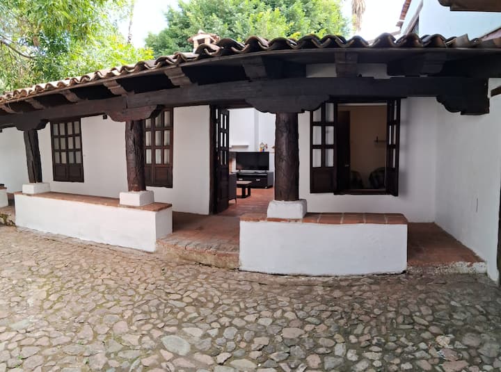 Una Casa Colonial Del Siglo Xvii - Valle de Bravo