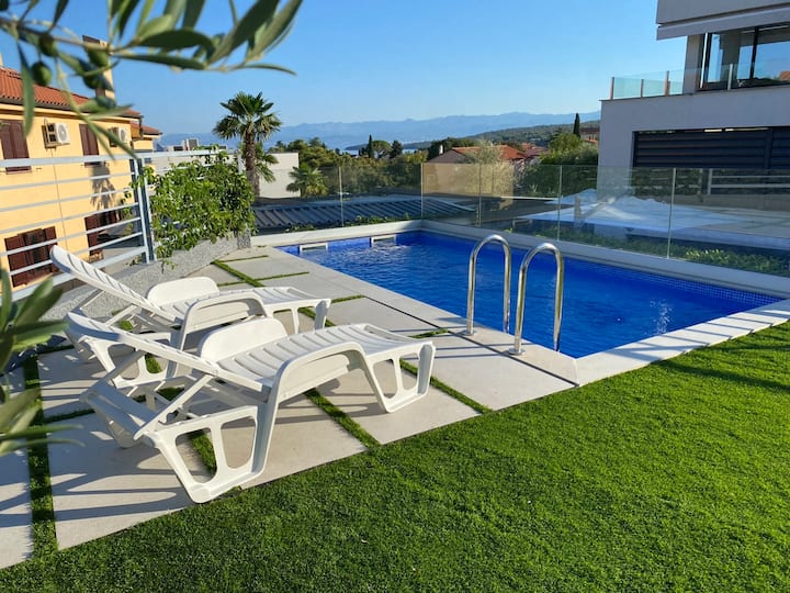Mirno More - With Pool Access - Malinska