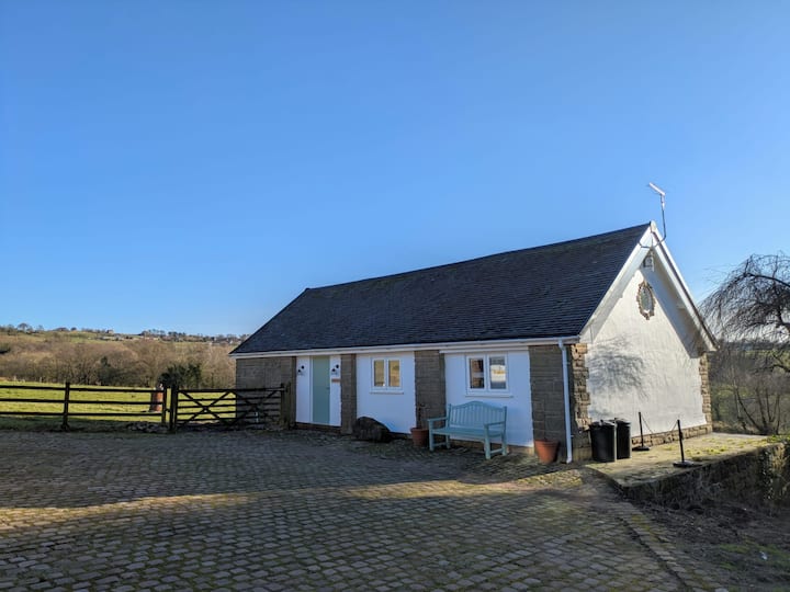 Troughstones Lodge - Modern Barn With Scenic Views - Congleton