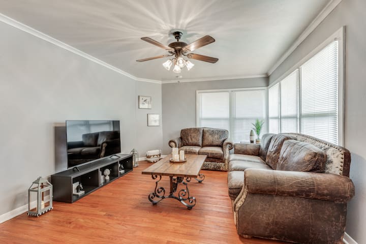 New Listing! Will Rogers/cowtown Bungalow - Fort Worth, TX