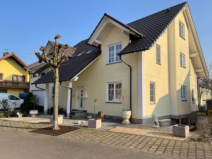 Deluxe Apartment Mit 3 Schlafzimmern & Wohnzimmer - Rust