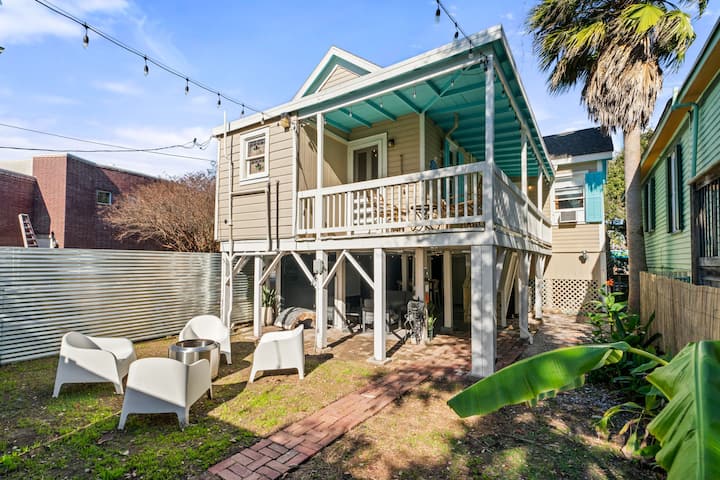 Historic House & Guest House - Texas