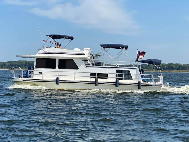 Dreamboat Houseboat Adventures - Knoxville, IA