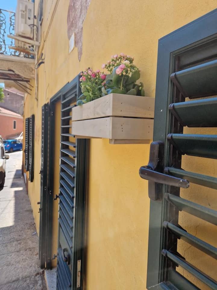 Centro Storico Delizioso Mini-appartamento - La Maddalena