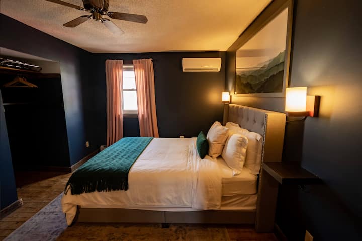 Milo’s Guesthouse Room 5 - Davis, WV