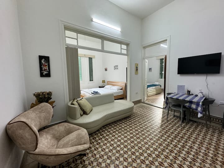 Chic 2-br | Authentic Beirut Stay In 1932 Gem - Beirut
