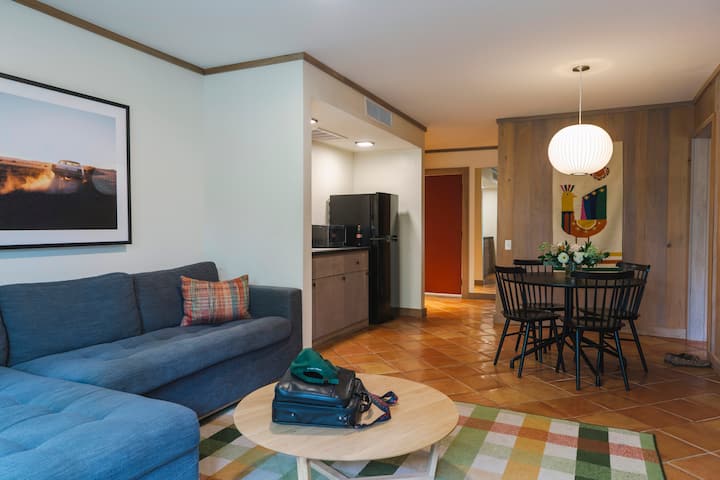 Stagecoach Inn - Poolside Suite - Salado, TX