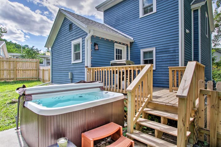 Historic Downtown, Hot Tub, Fenced Yard & Fire Pit - Galena, IL