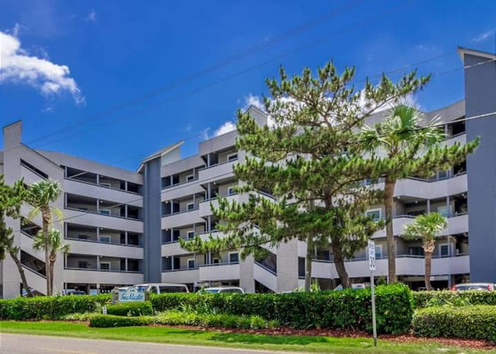 "Sierra Sunrise" Ocean Front Condo - Garden City, SC