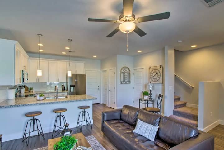 Modern Farmhouse Mesa Retreat - Mesa, AZ