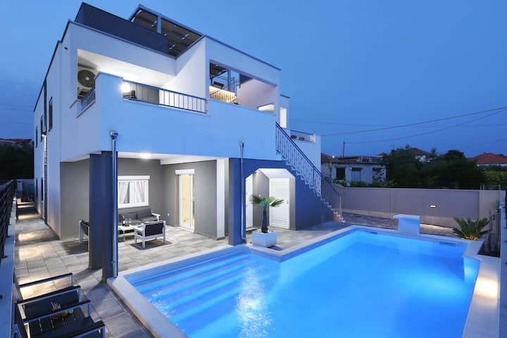 Villa Vienna With Heatet Pool & Jacuzzi - Zadar