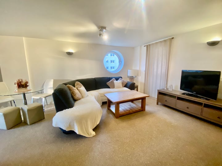 Cardiff Bay Comfortable 2-bed Flat - Barry