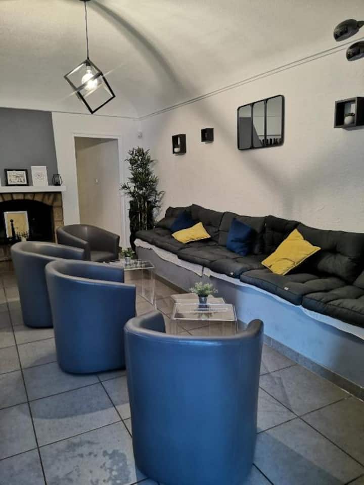 Chambre Familiale - Alba-la-Romaine