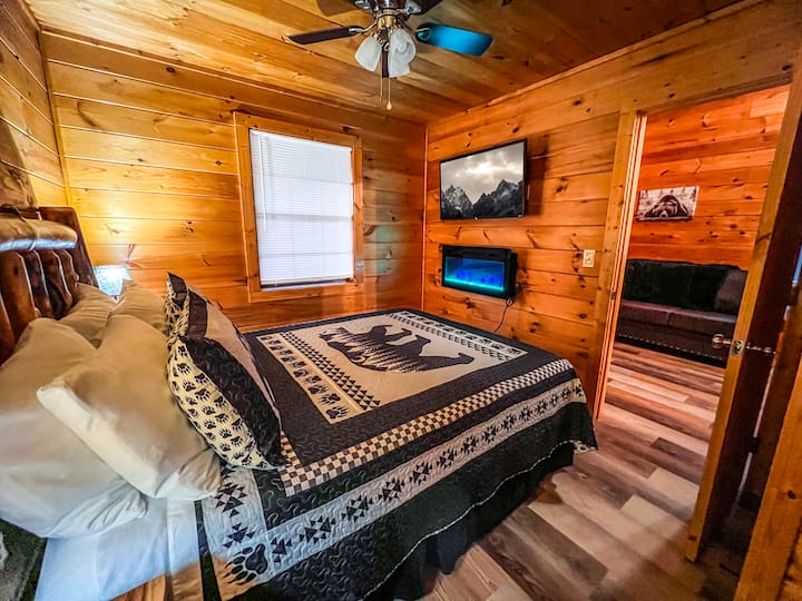 A Cozy Bear Suite 1-1 Br Suite W/fp 5 Mins To Pf! - Pigeon Forge, TN