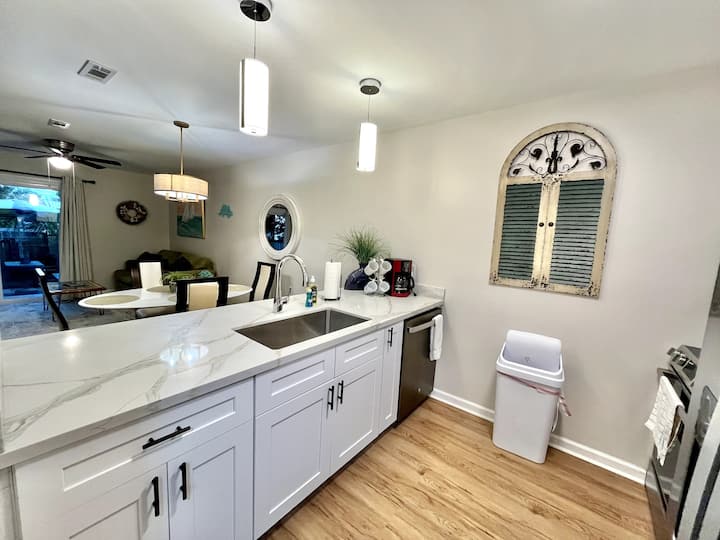 50 Steps To Beach 2 Bed 3 Bath Sleeps 8 - Panama City Beach, FL