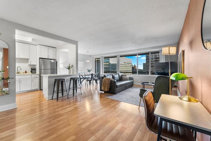 Crystal Stylish |Sleeps 8| Metro |Parking |Balcony - Arlington, VA