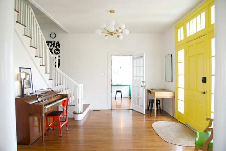 The Primary, For A Colorful And Comfortable Stay! - Lynchburg, VA