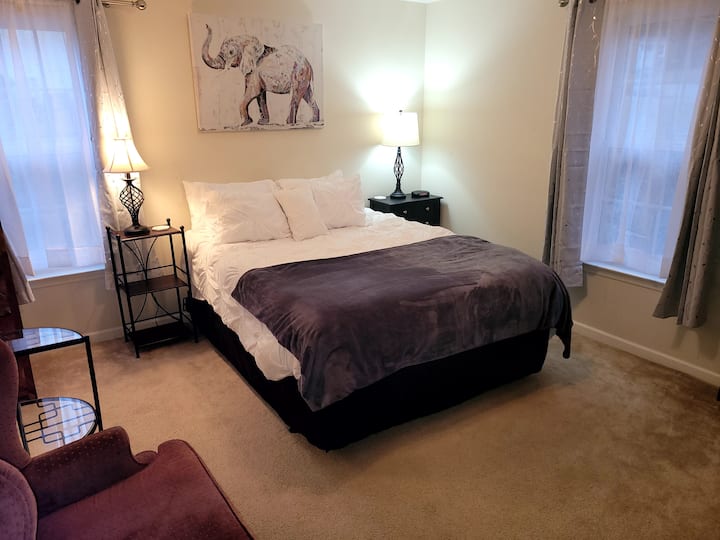 Comfy & Cozy In Winston-salem - 溫斯頓-塞勒姆