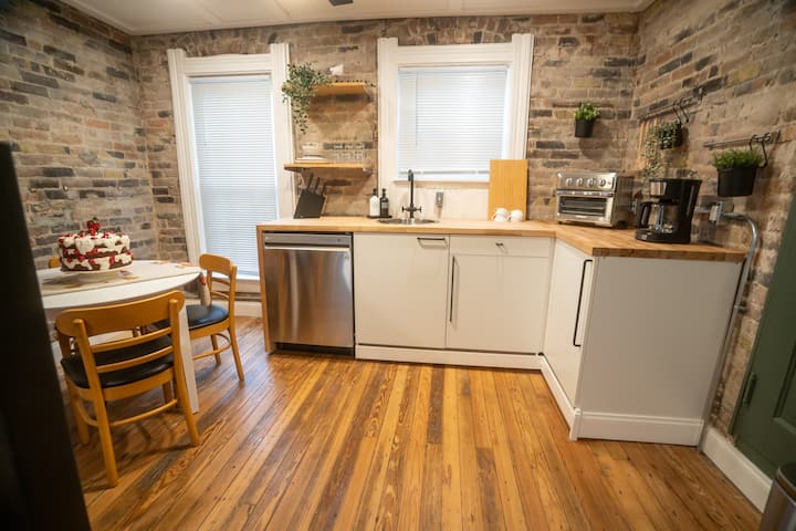 Calhoun Orchard House - Springfield, MO