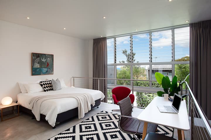 The Black Haus - Bronte - Sydney