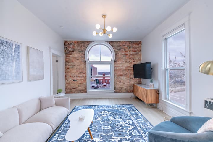 Luxury 1br Apartment Near Downtown (31-day Min) - Benton Harbor, MI