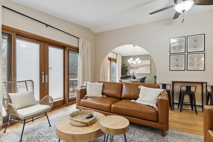 The Terrace W Hot Tub | Spacious, Quality, Fun - Iowa City, IA