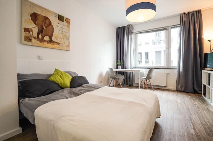 Große Zentrale 2-zimmer Wohnung - Cologne