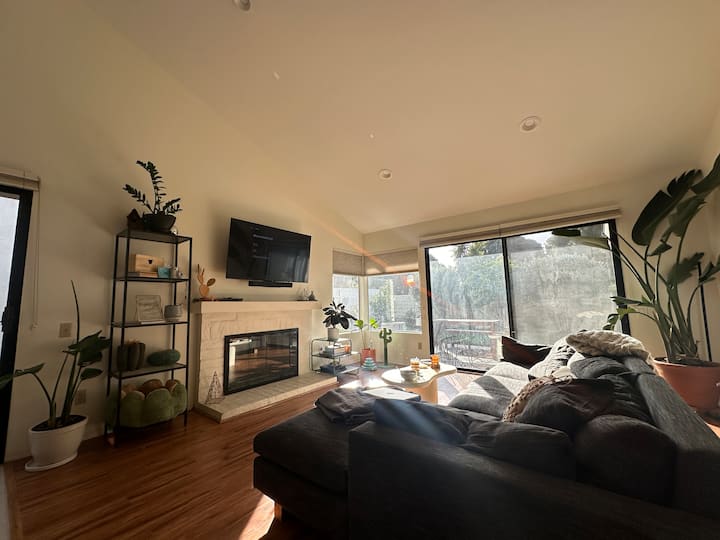 Private Bed & Bath In Serene Home - Ventura