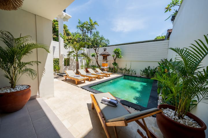 Legian - 5 Bedroom - 4 Bath - Villa Wes - Location - Kuta
